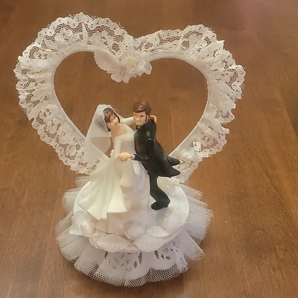 Vintage Wedding Cake Topper VINTAGE WEDDING CAKE – Ô Chocolat